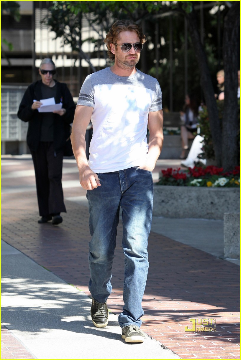 Gerard Butler: The Doctor Will See You Now!: Photo 2526456 | Gerard ...