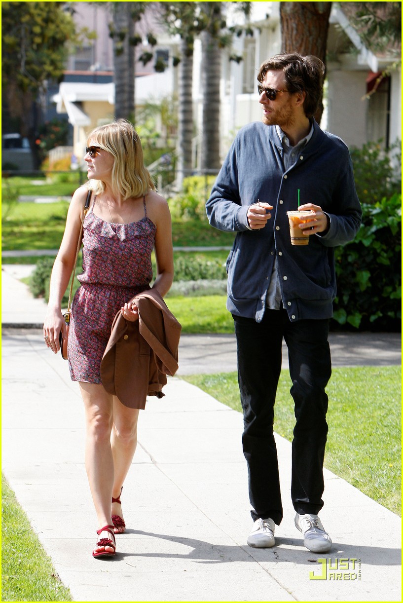Kirsten Dunst: Sunday Stroll with Jason Boesel: Photo 2527385 | Jason ...