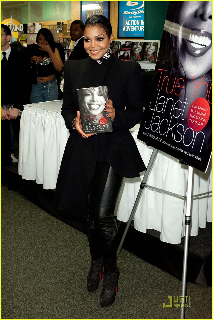 Janet Jackson: 'True You' Barnes & Noble Book Signing!: Photo 2528886 ...
