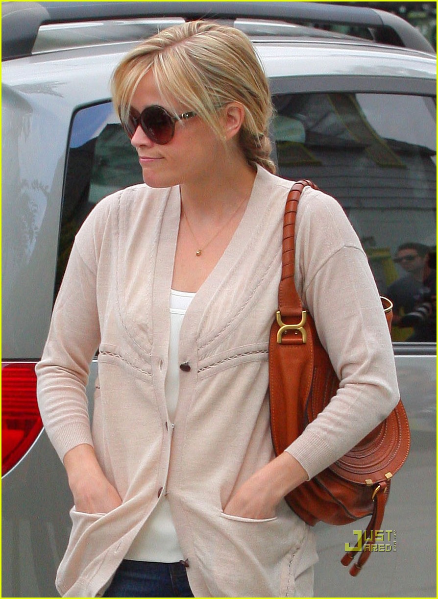 Reese Witherspoon: Skin Care Clinic Visit: Photo 2530153 | Reese ...