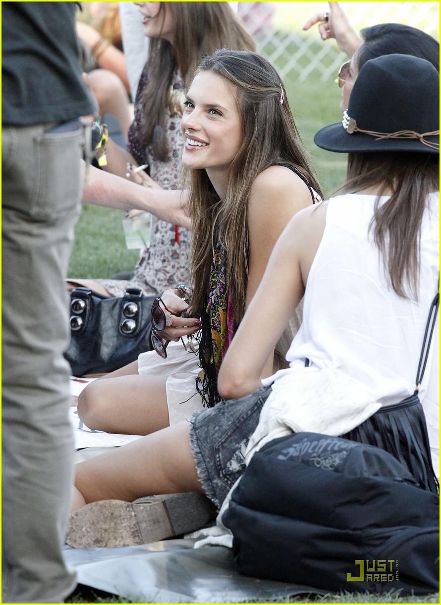 Alessandra Ambrosio Coachella Cutie Photo 2535866 2011 Coachella Music Festival Alessandra