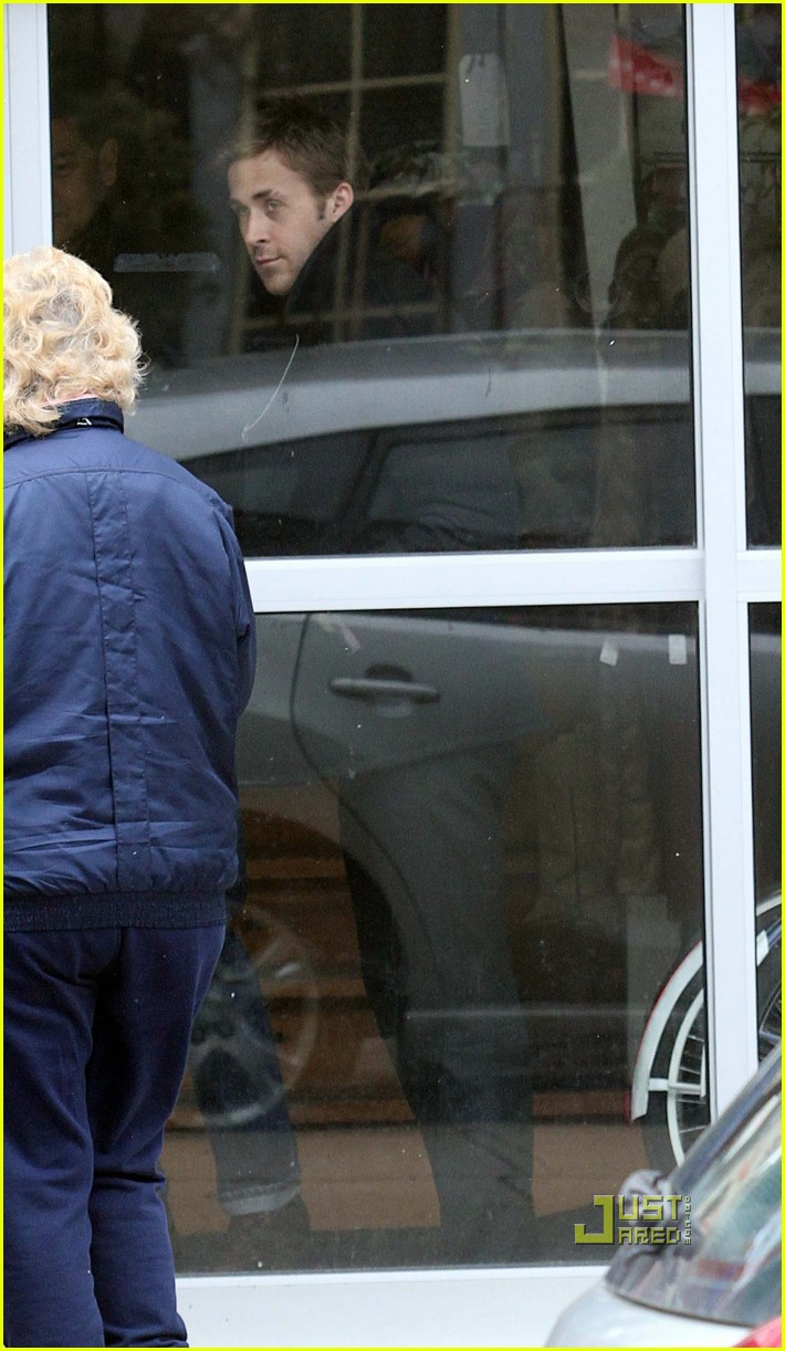 Ryan Gosling: Vintage Shopping in Toronto: Photo 2536374 | Ryan Gosling ...