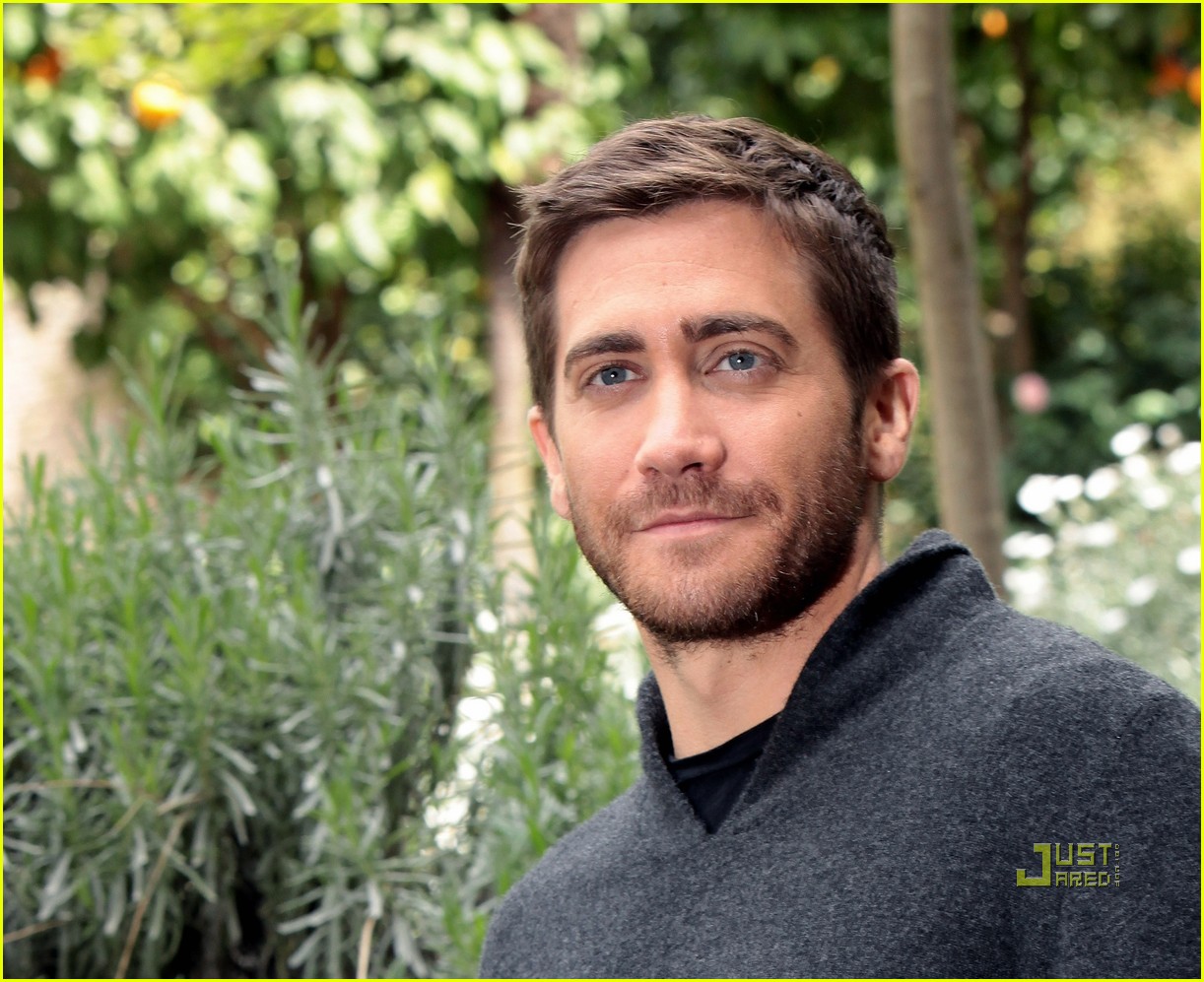Jake Gyllenhaal: 'Source Code' in Rome!: Photo 2533433 | Jake Gyllenhaal Photos | Just Jared ...