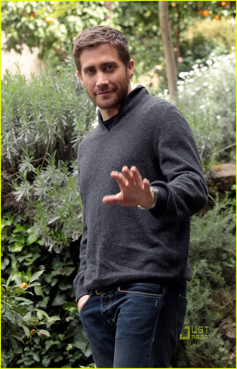 Jake Gyllenhaal: 'Source Code' in Rome!: Photo 2533434 | Jake Gyllenhaal Photos | Just Jared ...