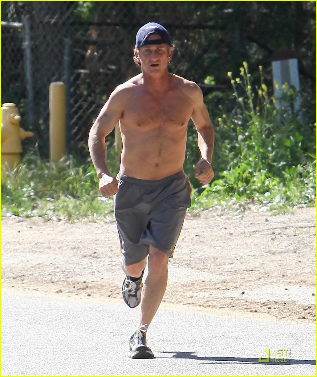 Sean Penn: Shirtless Jogging In Malibu: Photo 2532792 | Sean Penn ...