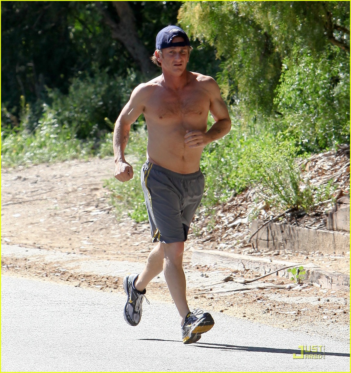 Sean Penn: Shirtless Jogging In Malibu: Photo 2532795 | Sean Penn ...