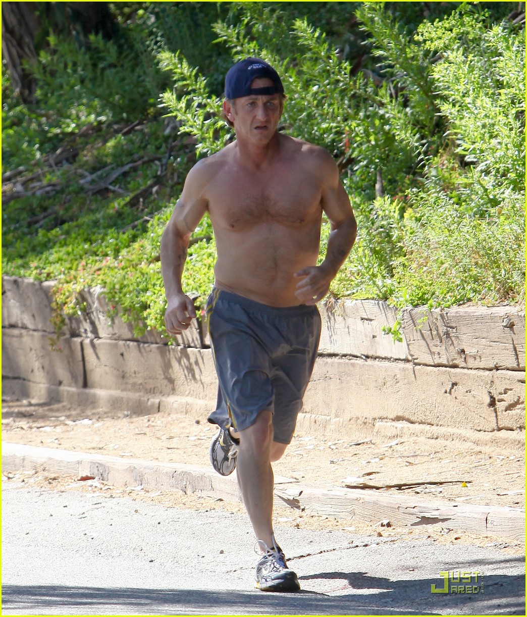 Sean Penn: Shirtless Jogging In Malibu: Photo 2532803 | Sean Penn ...