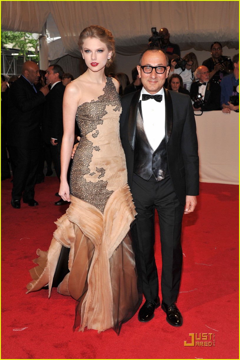 Taylor Swift - MET Ball 2011: Photo 2540083 | 2011 MET Ball, Taylor ...