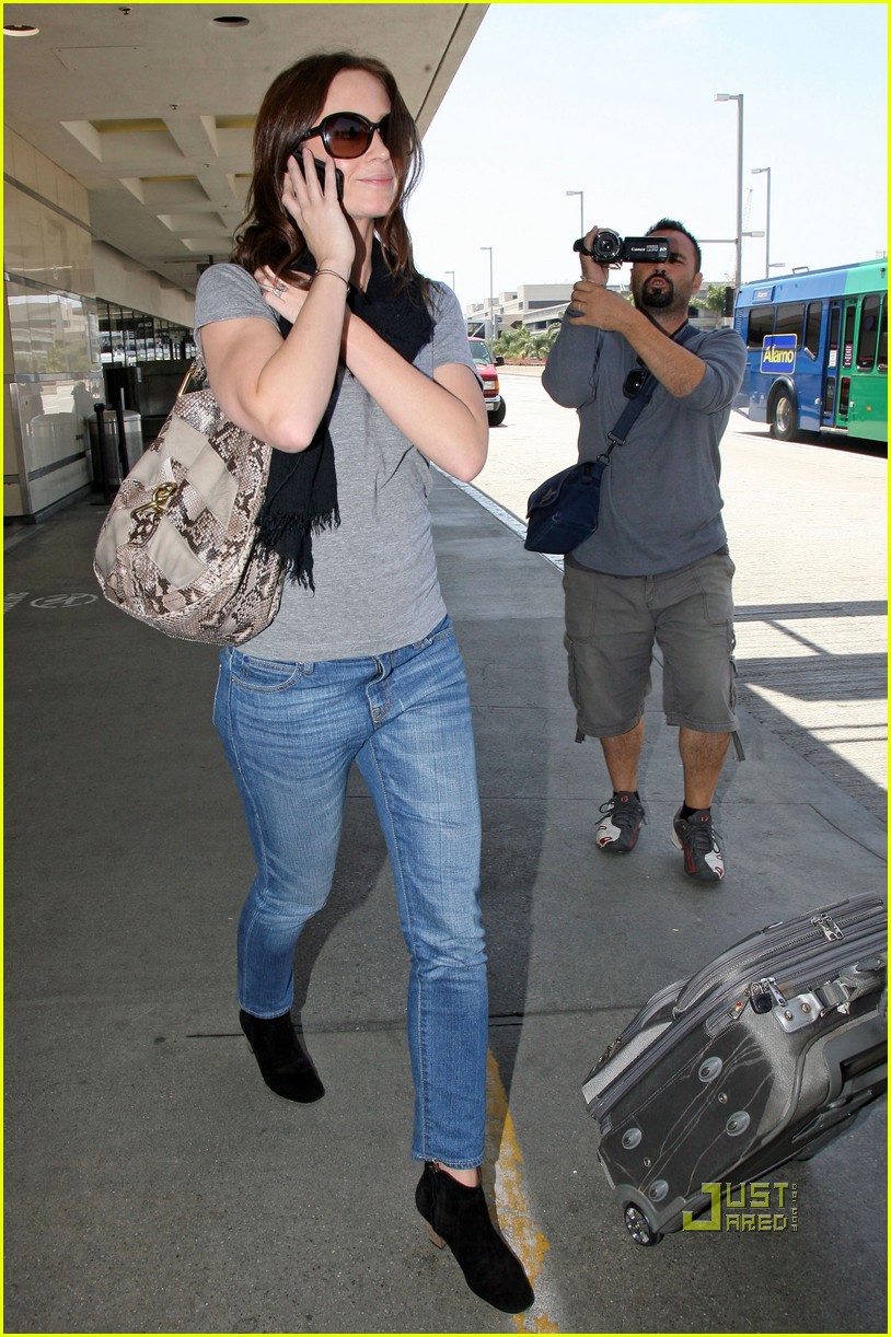 Emily Blunt: LAX Landing: Photo 2555574 | Emily Blunt Photos | Just ...