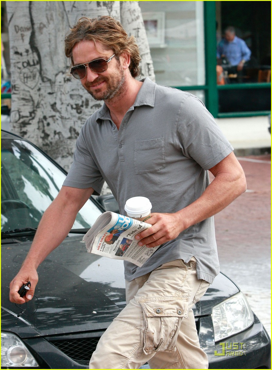 Gerard Butler: Starbucks Stop!: Photo 2555015 | Gerard Butler Photos ...