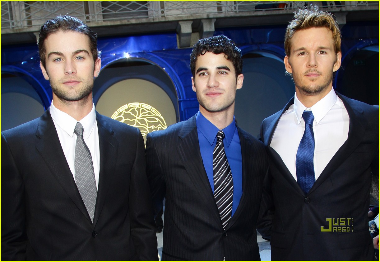 Zachary Quinto: Versace Fashion Show with Ryan Kwanten!: Photo 2553984 ...