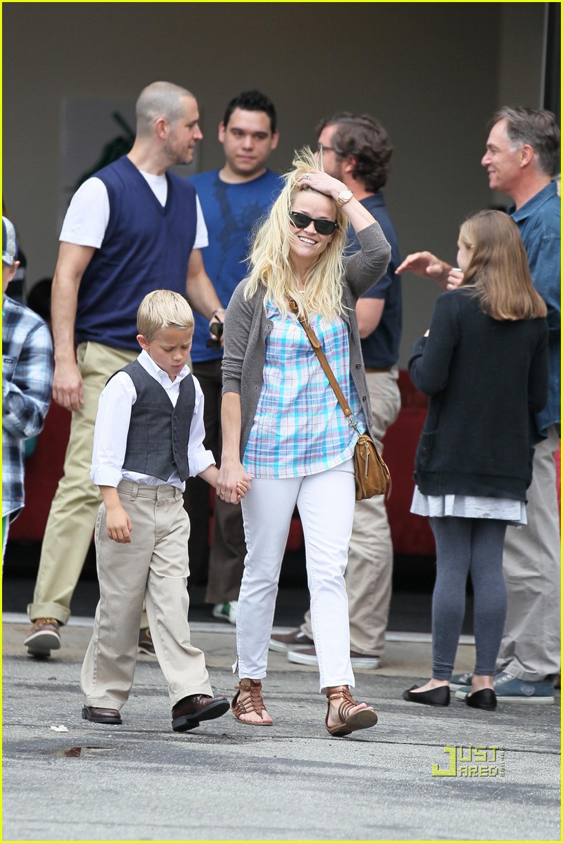 Reese Witherspoon: Father's Day Church Service: Photo 2553666 ...