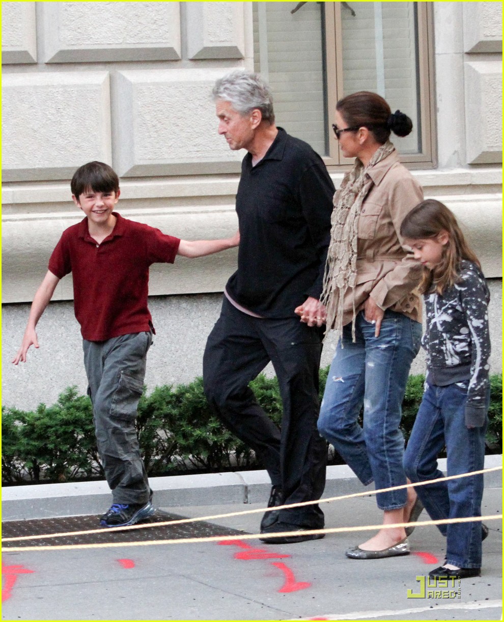 Catherine Zeta-Jones & Michael Douglas: Family Stroll!: Photo 2552719 ...
