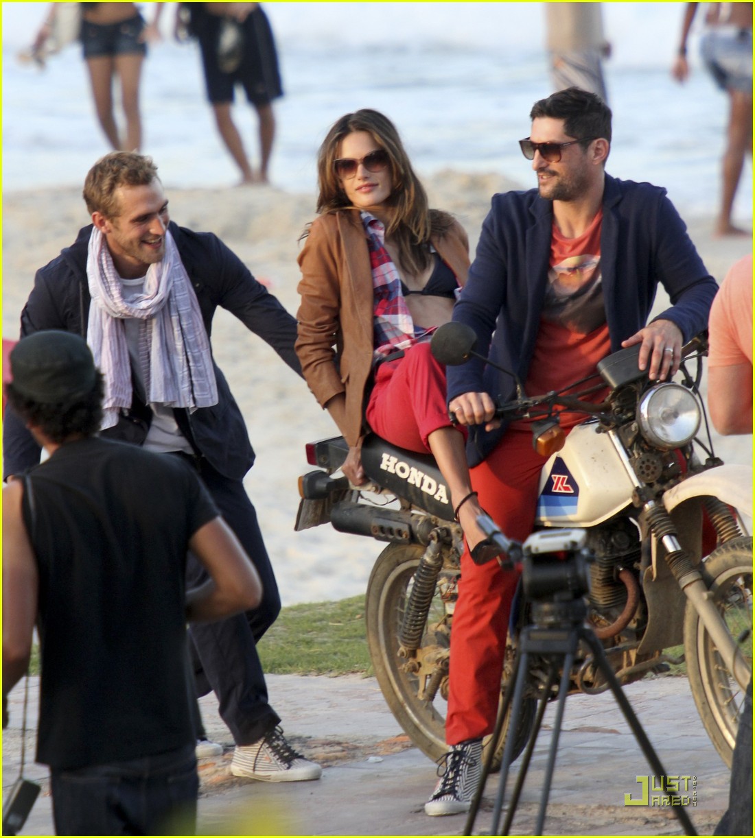 Alessandra Ambrosio: Beachfront Bikini Photo Shoot!: Photo 2565147 ...