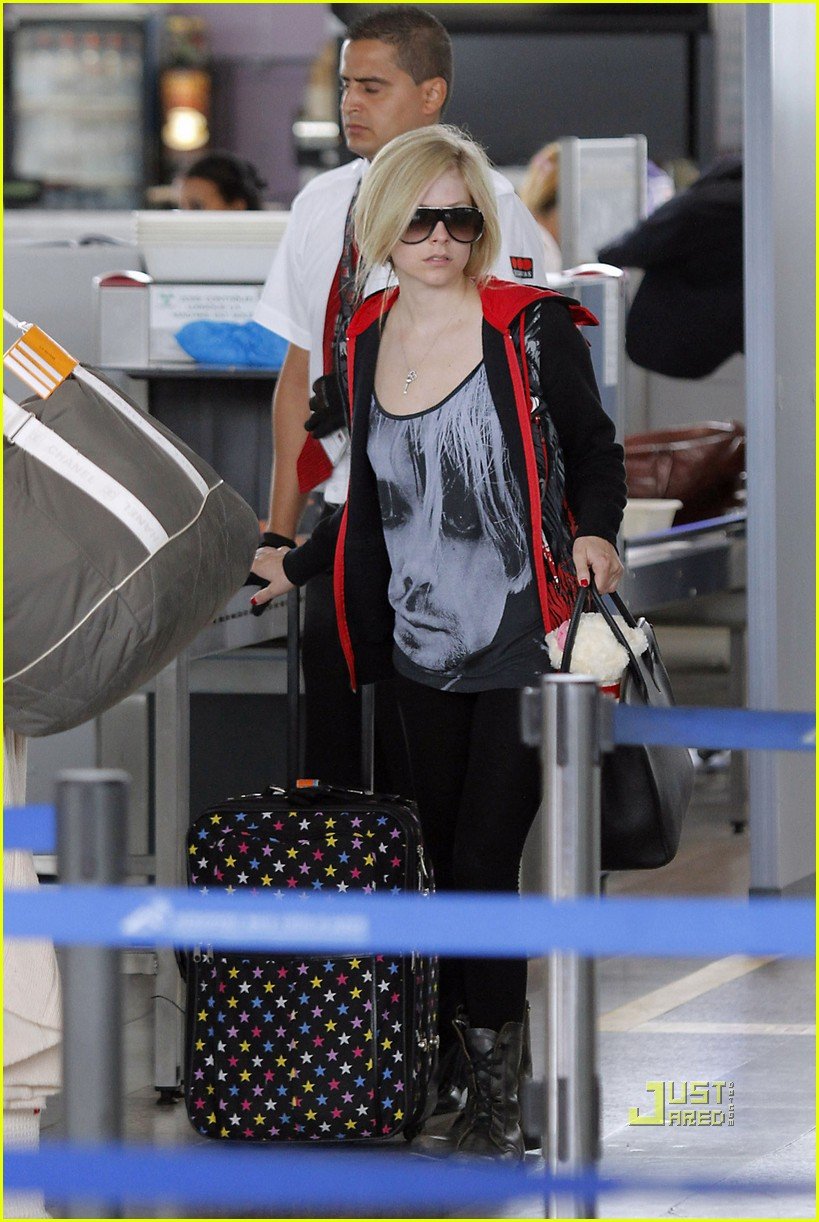 Photo: avril lavigne nice airport 04 | Photo 2557856 | Just Jared ...