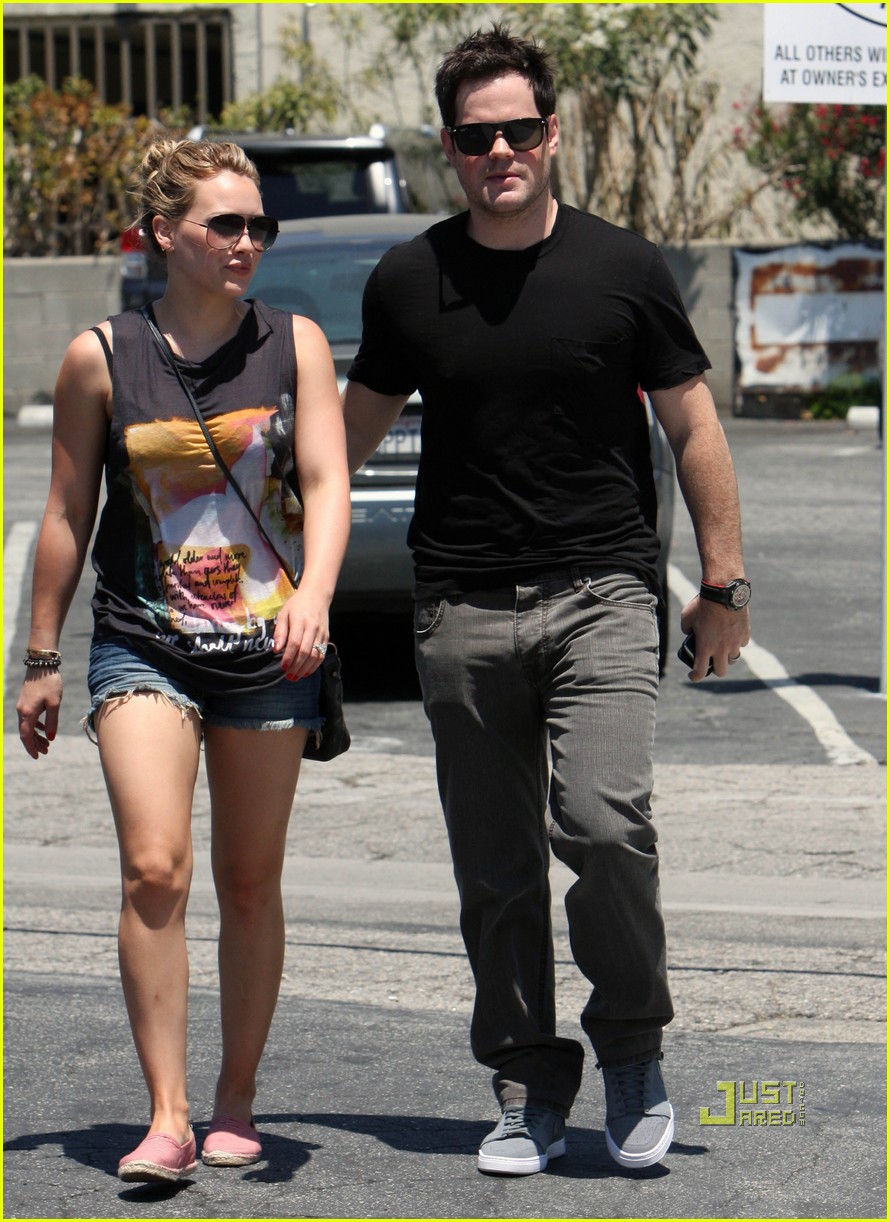 Hilary Duff: Lunch Date with Mike Comrie!: Photo 2557471 | Hilary Duff ...