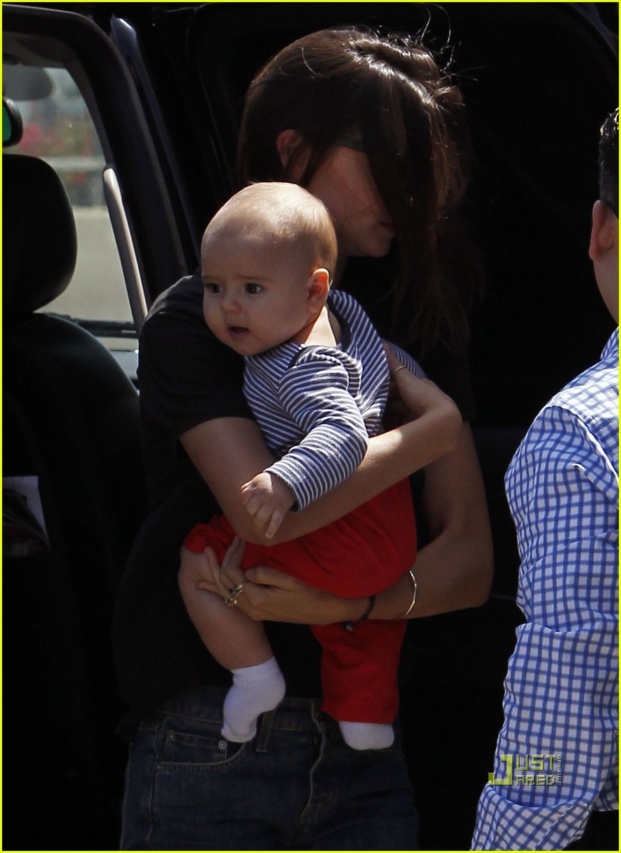 Miranda Kerr & Flynn Take Flight: Photo 2557861 | Celebrity Babies ...