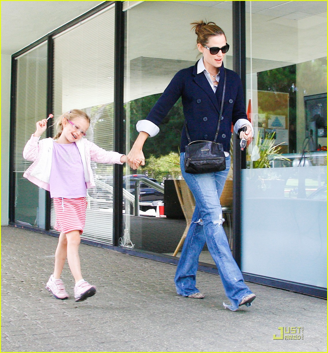 Photo: jennifer garner violet lollipop lollipop 09 | Photo 2564973 ...