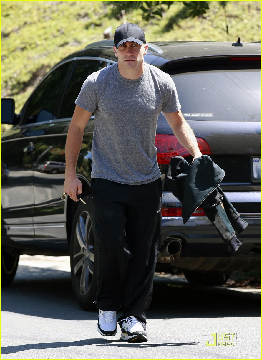 Jake Gyllenhaal Works It Out in Los Feliz: Photo 2564082 | Jake ...