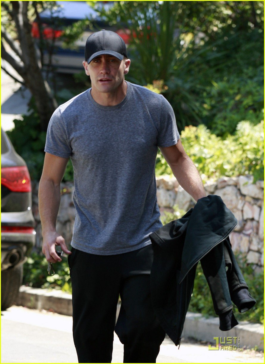 Jake Gyllenhaal Works It Out in Los Feliz: Photo 2564091 | Jake ...