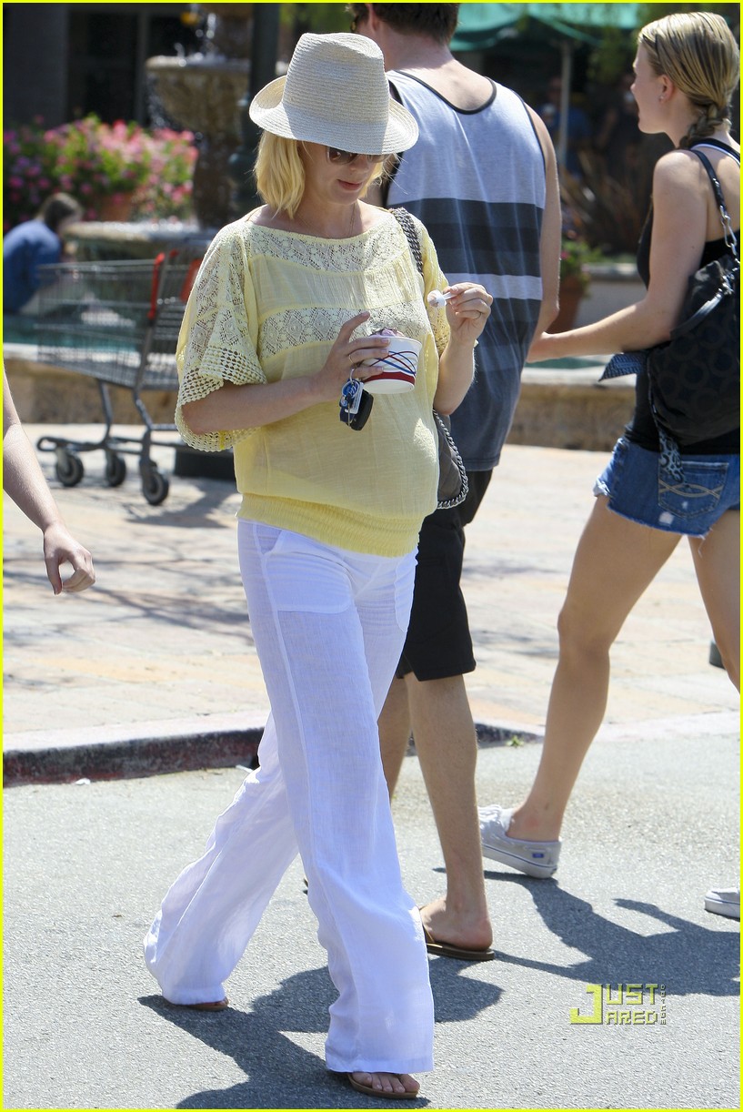 January Jones Screams for Ice Cream: Photo 2559465 | January Jones ...