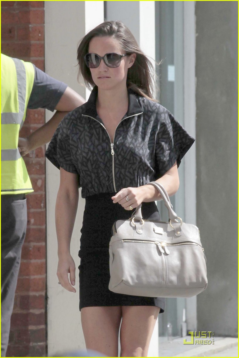 Pippa Middleton Makes A Run For It: Photo 2561251 | Pippa Middleton ...