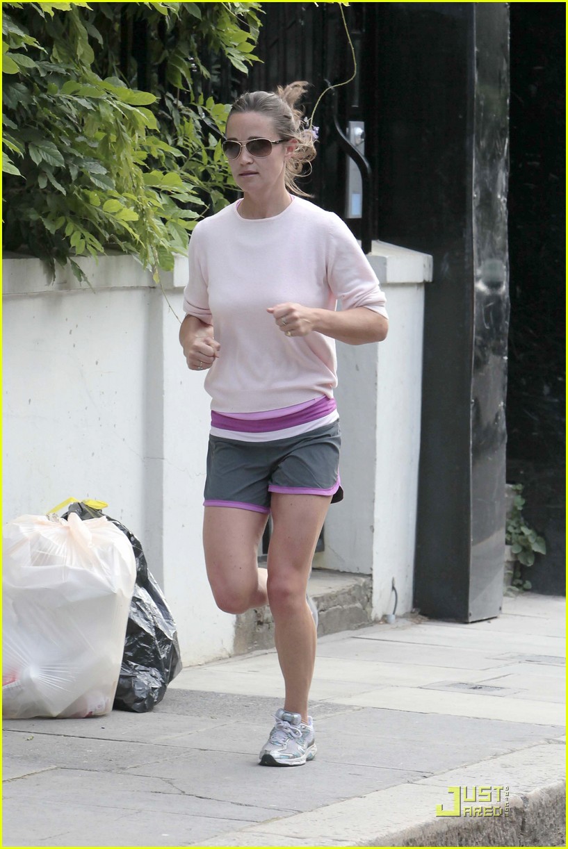 Pippa Middleton Makes A Run For It: Photo 2561252 | Pippa Middleton ...