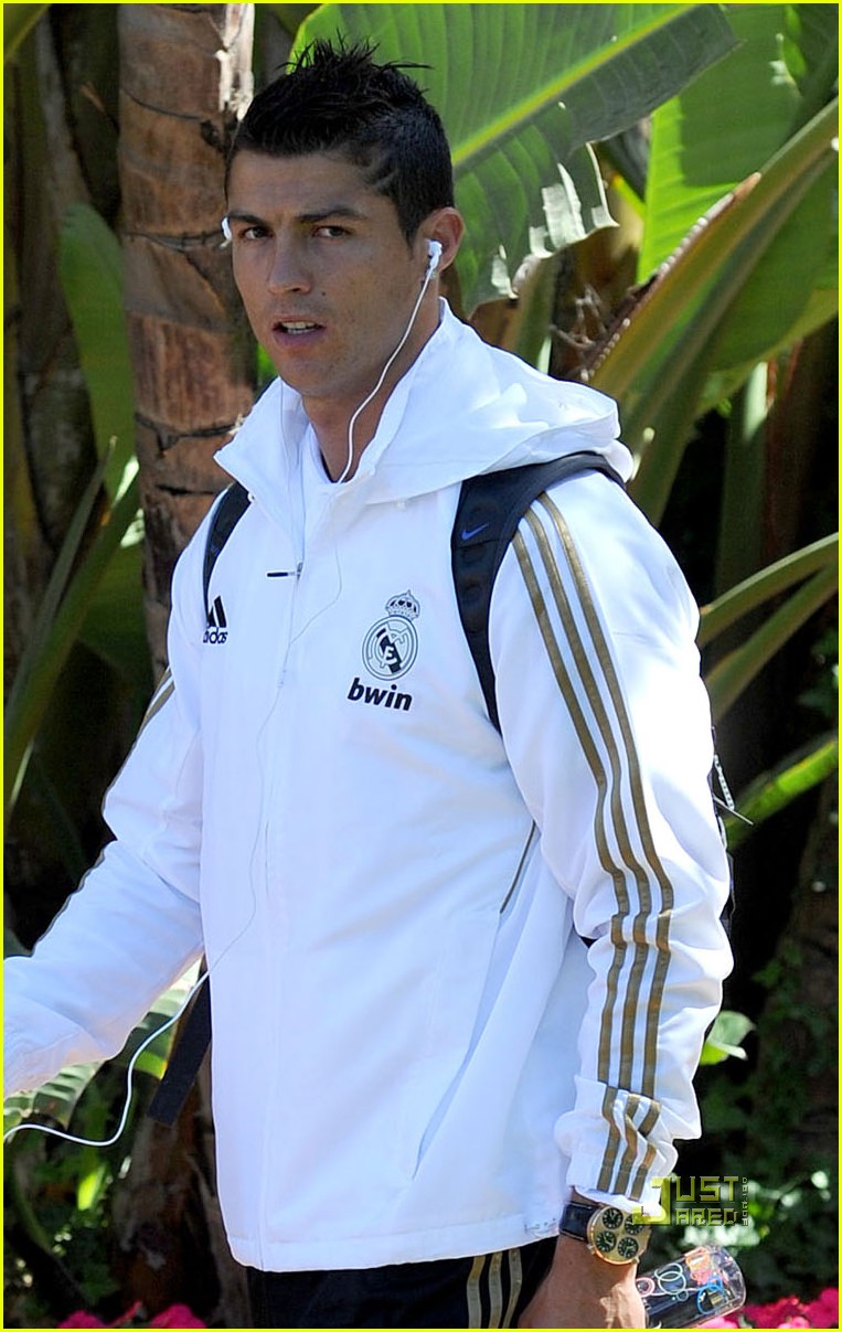 Cristiano Ronaldo: Four Time Zone Watch!: Photo 2561998 | Cristiano ...