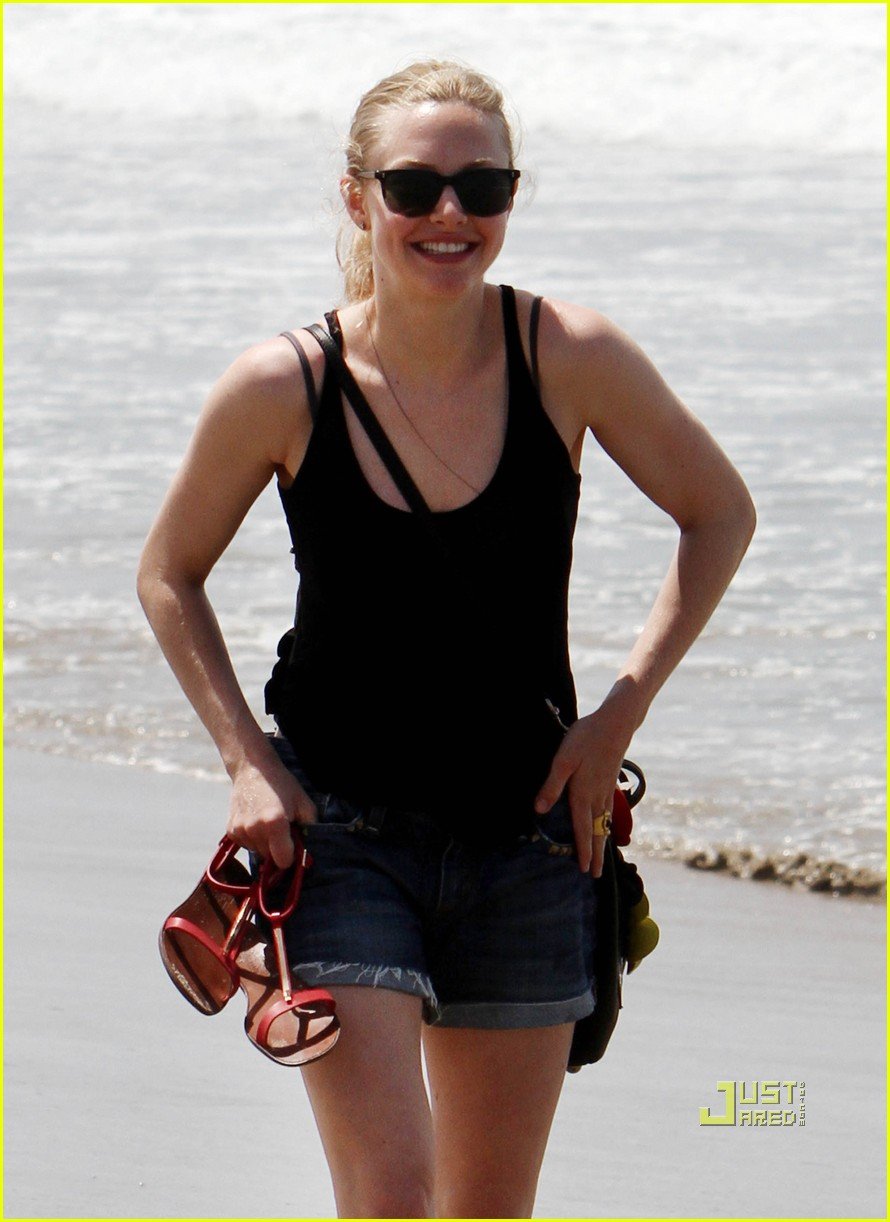 Amanda Seyfried Hits the Beach with a Guy Friend: Photo 2560071 ...