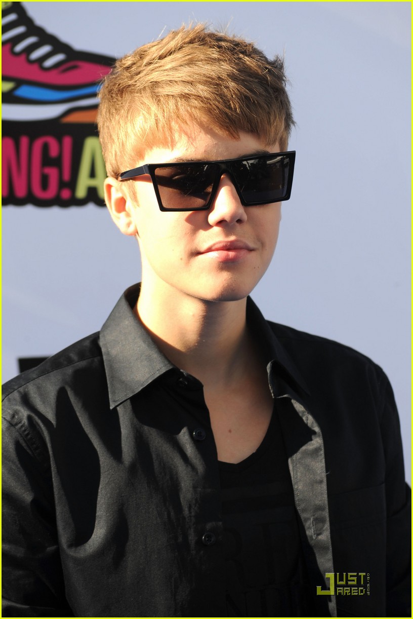 Justin Bieber - Do Something Awards 2011!: Photo 2570218 | 2011 Do ...
