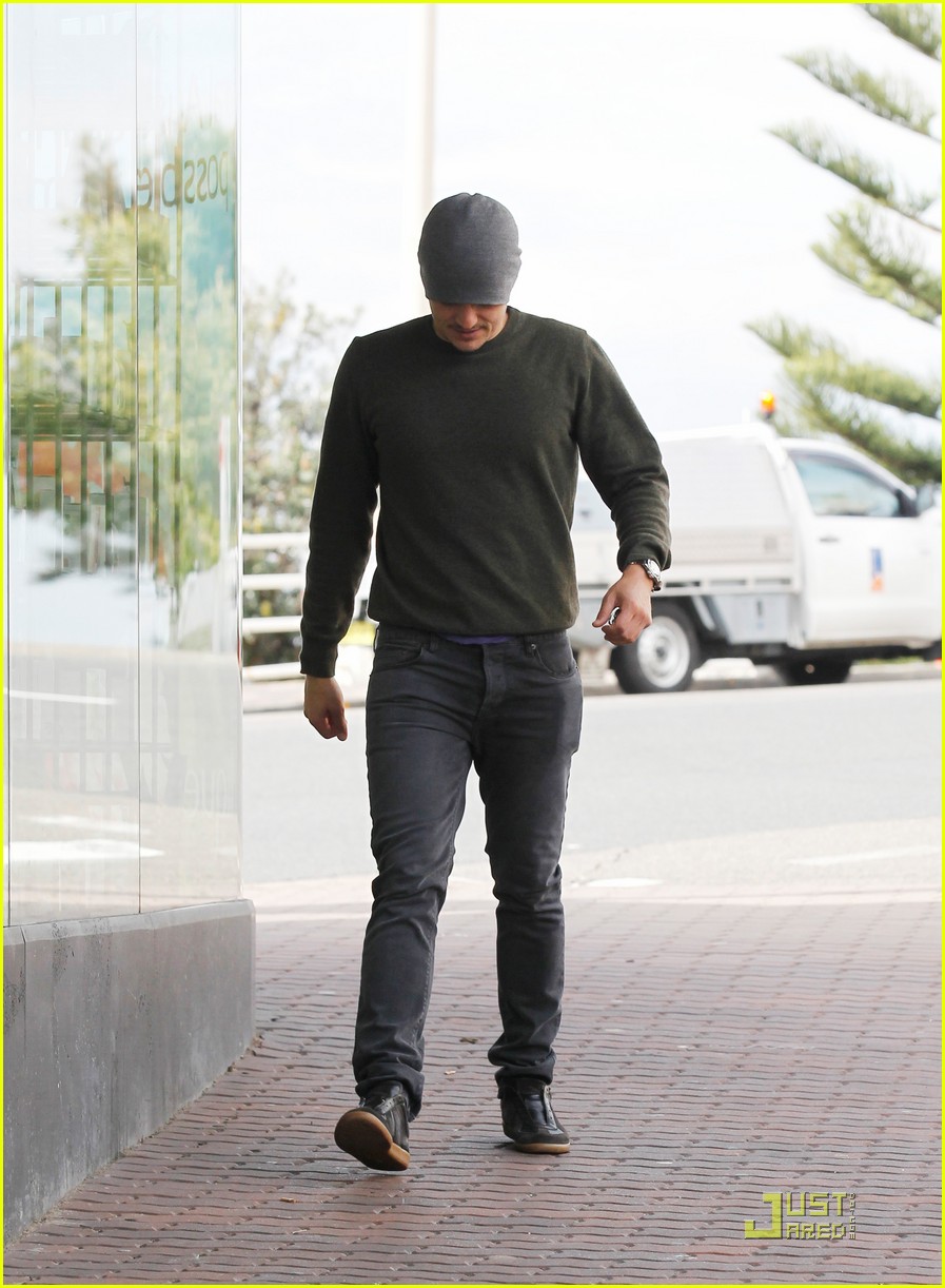 Orlando Bloom: Breakfast at Bondi Beach: Photo 2566133 | Orlando Bloom ...