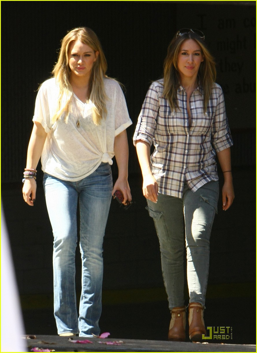 Hilary & Haylie Duff Help the Homeless!: Photo 2574090 | Haylie Duff ...