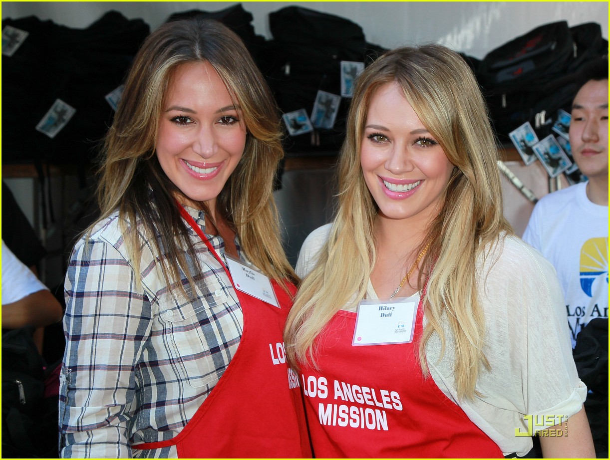 Hilary & Haylie Duff Help the Homeless!: Photo 2574091 | Haylie Duff ...