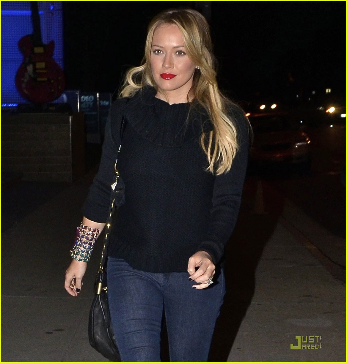 Hilary Duff: Dinner Date with Mike Comrie!: Photo 2569363 | Hilary Duff ...
