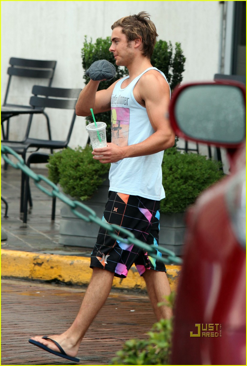 Zac Efron: La Petite Grocery Visit!: Photo 2567817 | Zac Efron Photos ...