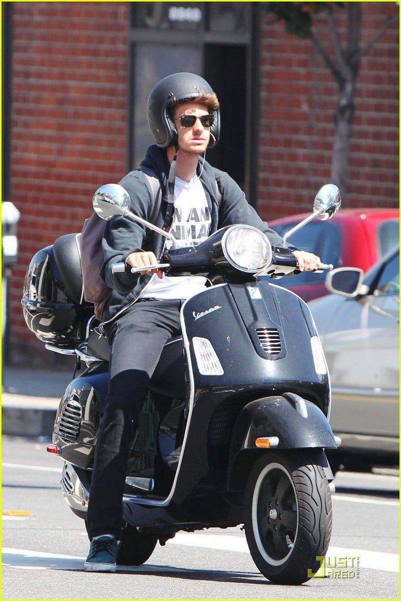 Andrew Garfield: Spider-Man on a Scooter: Photo 2570818 | Andrew ...