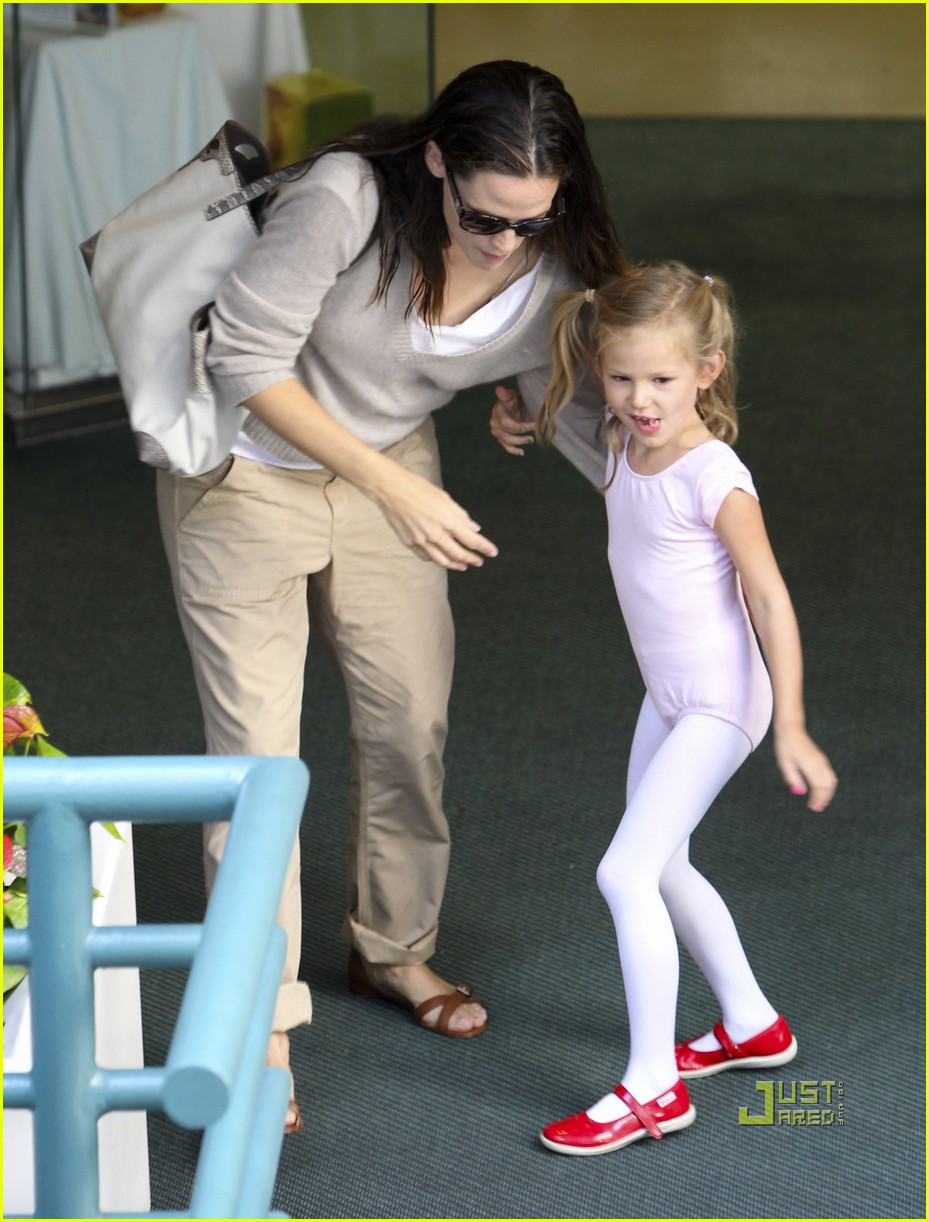 Jennifer Garner: Dance Class with Violet!: Photo 2569802 | Ben Affleck ...