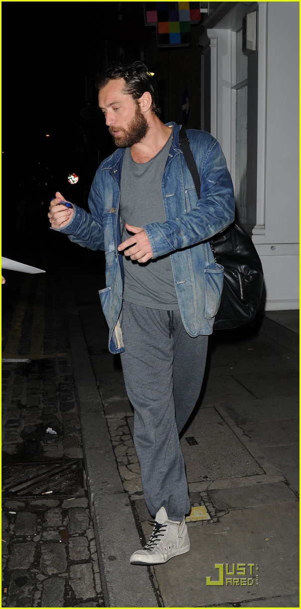 Jude Law: Post Show Theatre Exit: Photo 2571122 | Jude Law Photos ...