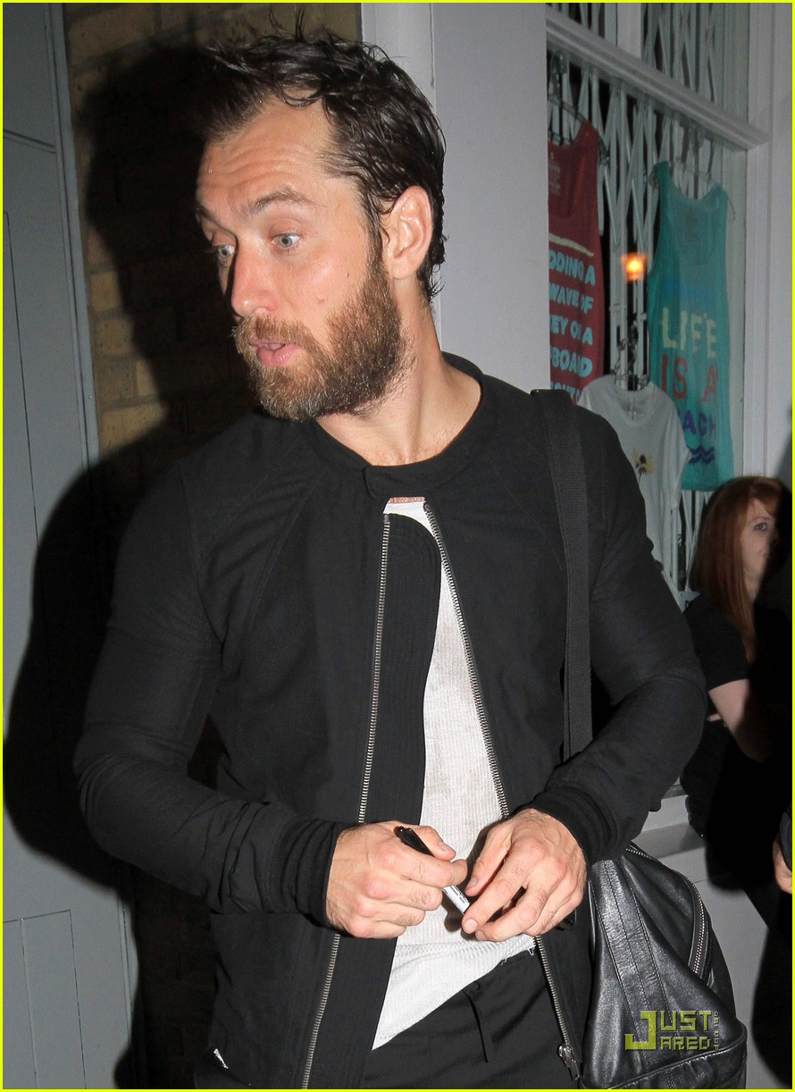 Jude Law: Scruffy Autograph Signer: Photo 2567404 | Jude Law Photos ...