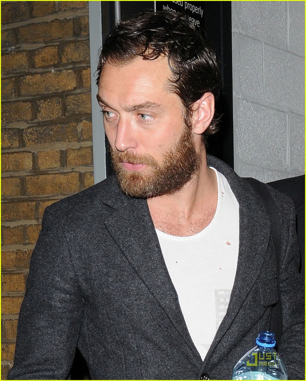 Jude Law: Real Life 'Contagion' Is 'Absolutely Plausible': Photo ...