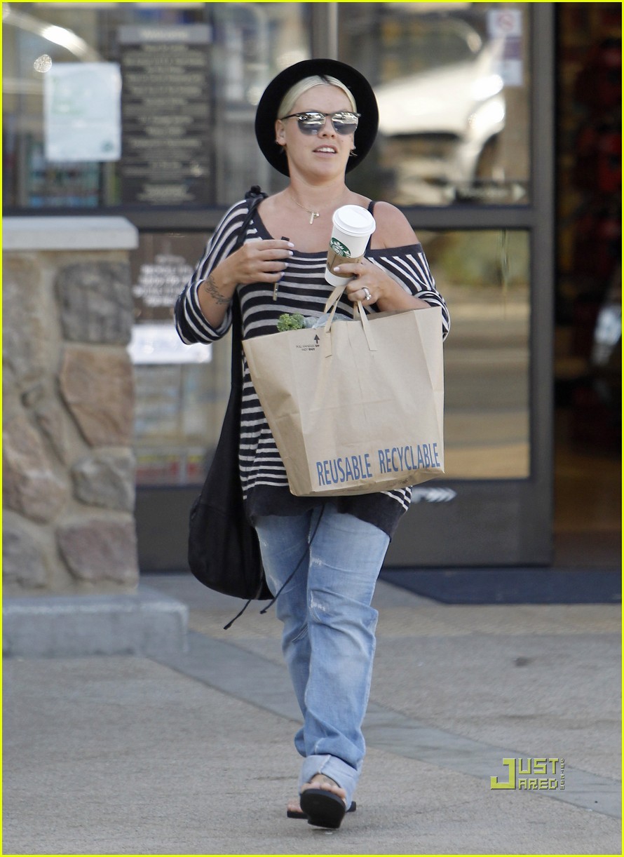 Pink is a Malibu Mama: Photo 2570923 | Pink Photos | Just Jared ...