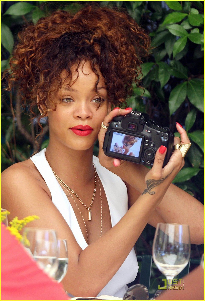 Rihanna Screams for Ice Cream!: Photo 2572942 | Rihanna Photos | Just ...