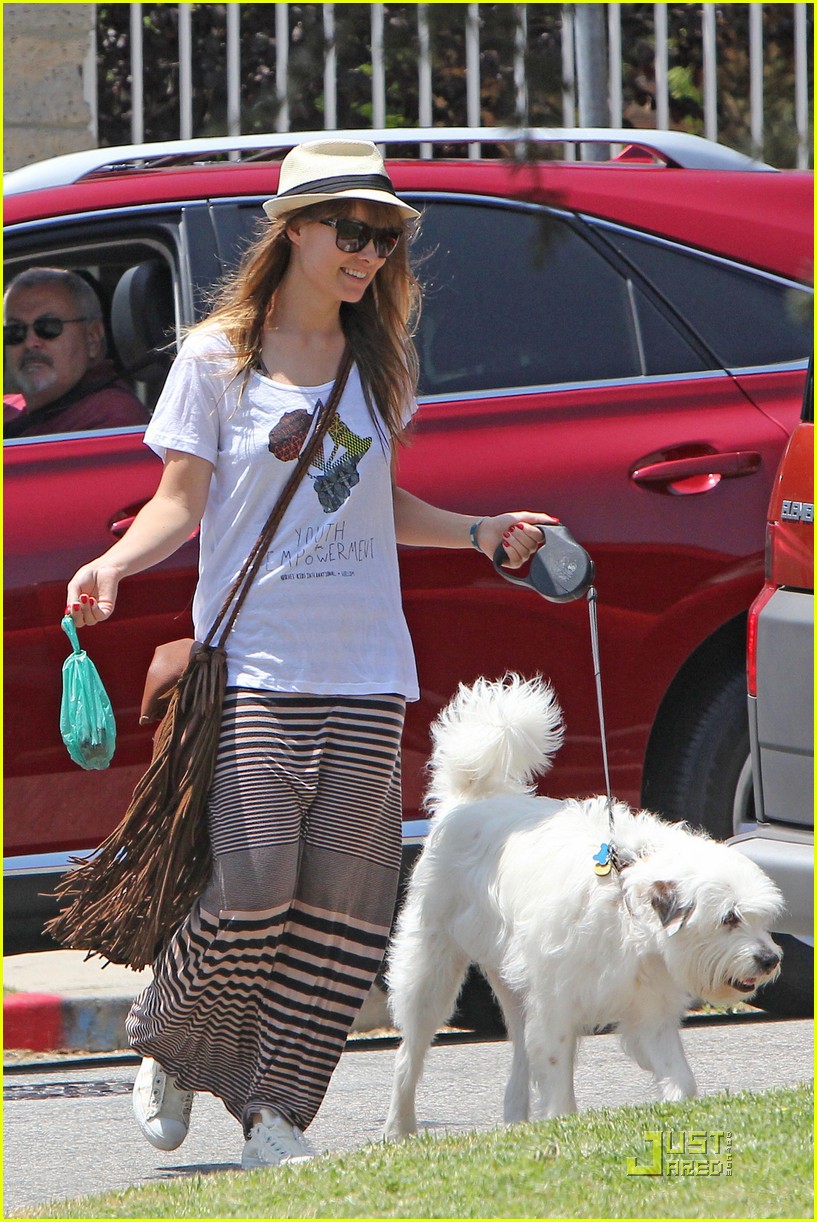 Olivia Wilde: Sunny Saturday with Her Pup!: Photo 2570012 | Olivia ...
