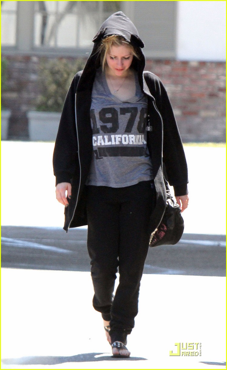 Avril Lavigne: Crossing the Atlantic for Black Star Tour!: Photo ...