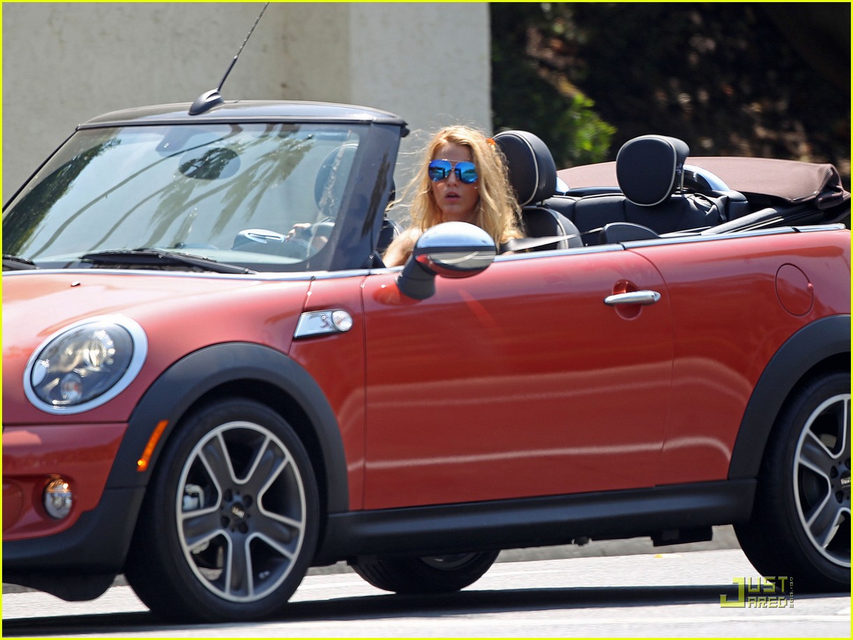 Blake Lively Drives a Mini!: Photo 2579876 | Blake Lively Photos | Just ...
