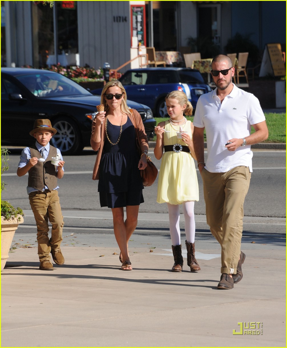 Reese Witherspoon Recovering After Being Hit By Car: Photo 2577548 ...