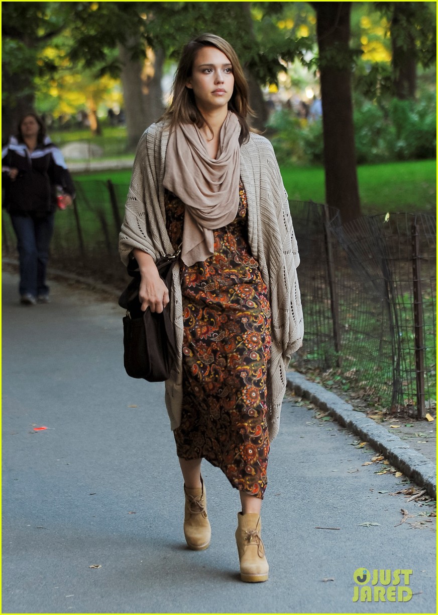 Jessica Alba: Central Park with the Family!: Photo 2592630 | Cash ...