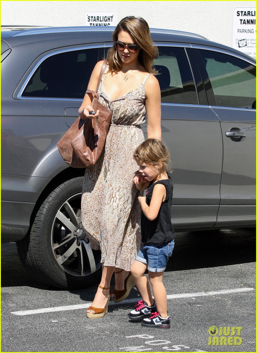 Jessica Alba & Haven Visit a Studio!: Photo 2589940 | Cash Warren ...