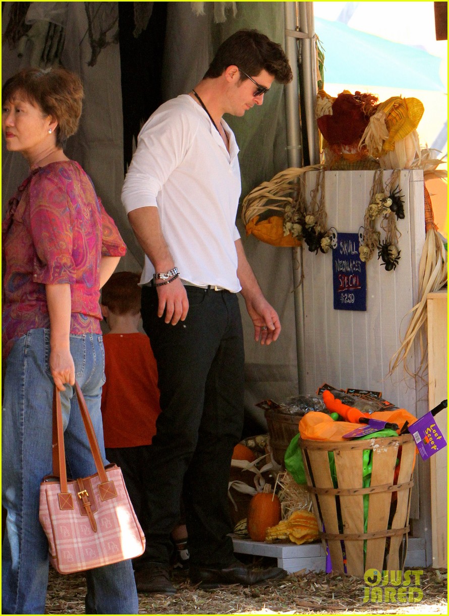Robin Thicke & Paula Patton: Pumpkin Patch with Julian!: Photo 2588461 ...