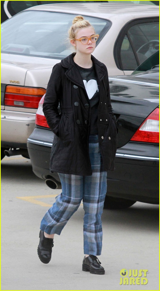 Elle Fanning: Neiman Marcus Stop!: Photo 2600112 | Elle Fanning Photos ...